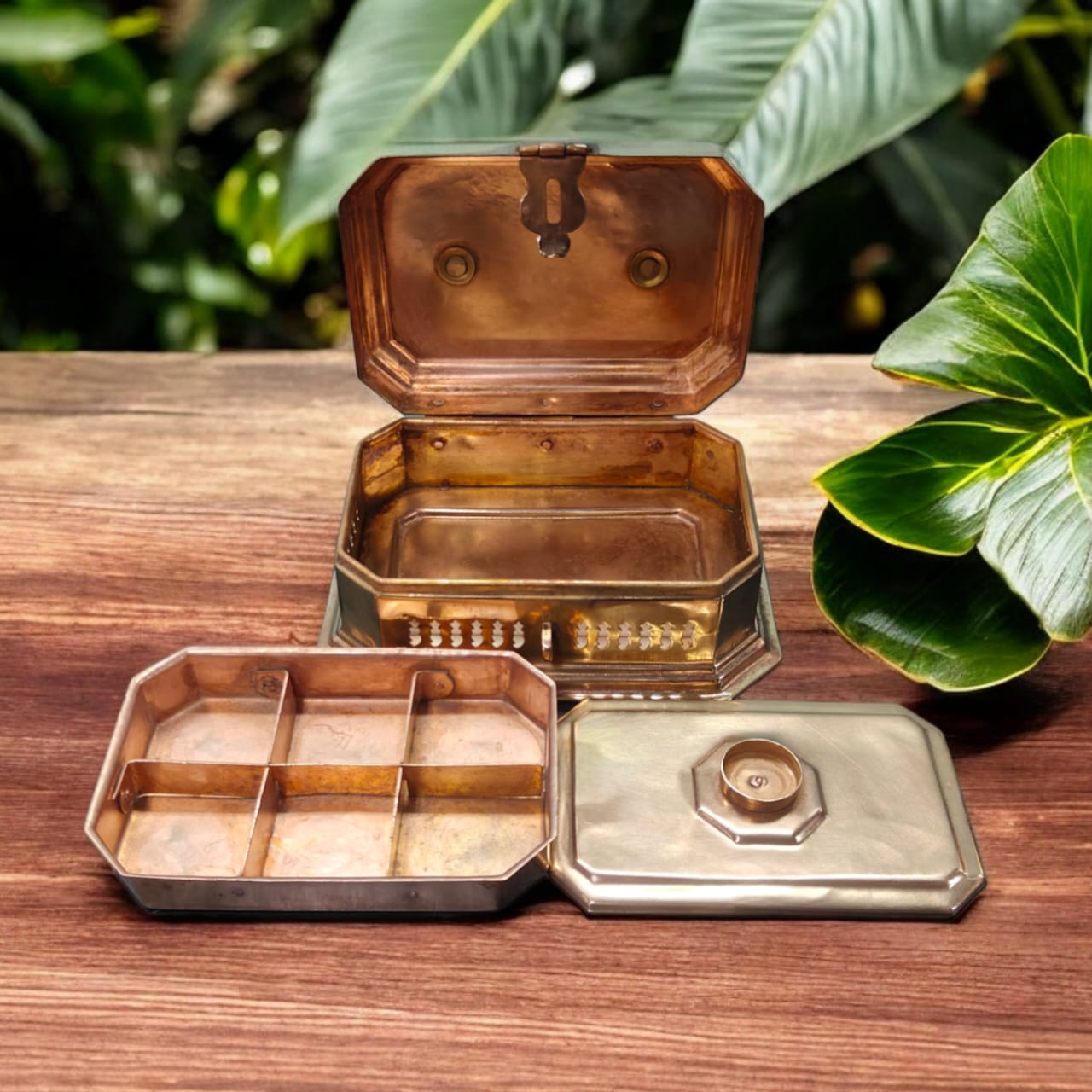 AT/073 - PD010 Rare Antique Brass Paan daan - Beetle Nut Supari Box ...